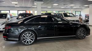 Black Audi A8 2023 in Klaipeda, with an engine capacity of 2.97 L and mileage of 129 thousand km for 69900 €, photo 30 on AUTOMOTO.COM.LV