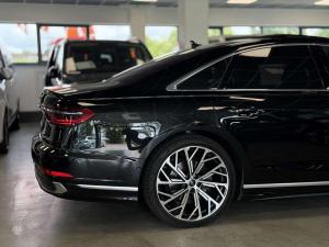 Black Audi A8 2023 in Klaipeda, with an engine capacity of 2.97 L and mileage of 129 thousand km for 69900 €, photo 32 on AUTOMOTO.COM.LV