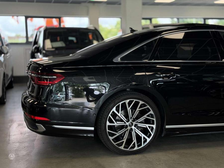 Black Audi A8 2023 in Klaipeda, with an engine capacity of 2.97 L and mileage of 129 thousand km for 69900 €, photo 32 on AUTOMOTO.COM.LV