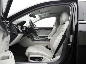 Melns Audi A8 2023 Viļņa, ar dzinēja tilpumu 3.00 L un nobraukumu 50 tūkst. km par 69790 €, foto 9 vietnē AUTOMOTO.COM.LV