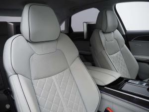Melns Audi A8 2023 Viļņa, ar dzinēja tilpumu 3.00 L un nobraukumu 50 tūkst. km par 69790 €, foto 17 vietnē AUTOMOTO.COM.LV