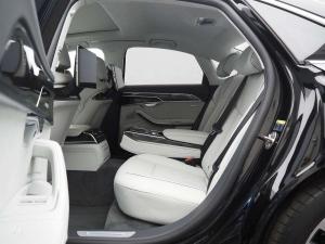 Melns Audi A8 2023 Viļņa, ar dzinēja tilpumu 3.00 L un nobraukumu 50 tūkst. km par 69790 €, foto 19 vietnē AUTOMOTO.COM.LV
