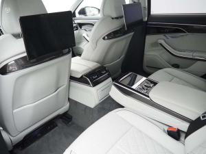 Melns Audi A8 2023 Viļņa, ar dzinēja tilpumu 3.00 L un nobraukumu 50 tūkst. km par 69790 €, foto 21 vietnē AUTOMOTO.COM.LV