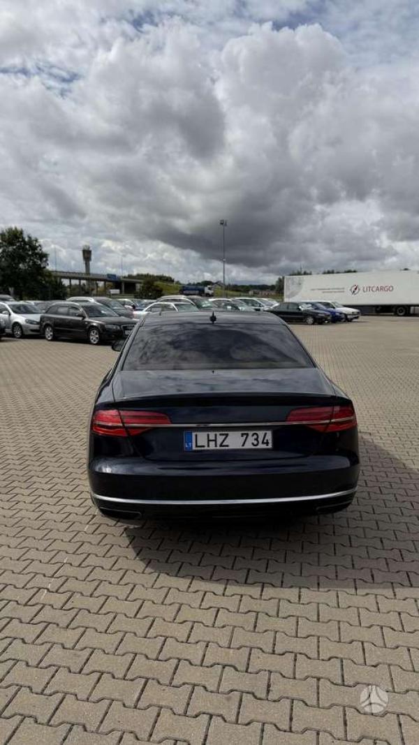Blue Audi A8 2014 in Kaunas, with an engine capacity of 4.00 L and mileage of 273 thousand km for 14999 €, photo 3 on AUTOMOTO.COM.LV
