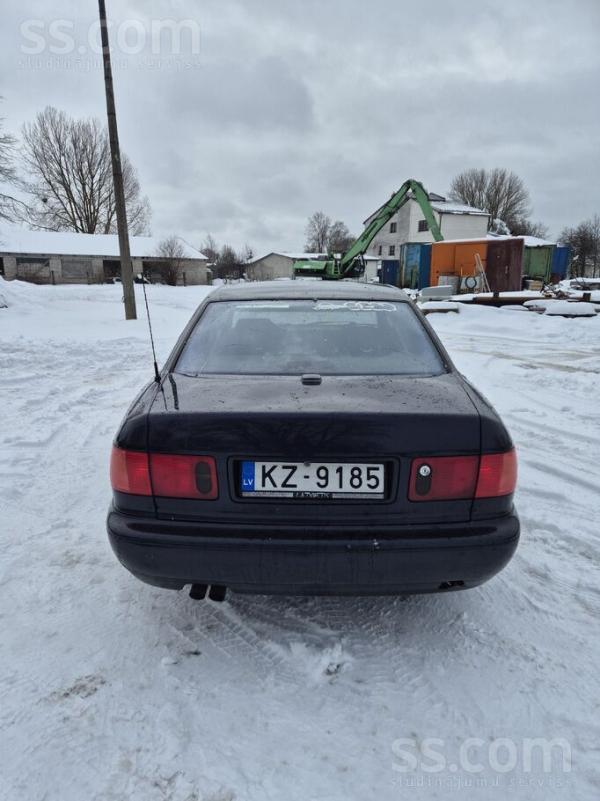 Blue Audi A8 1997 in Liepaja, with an engine capacity of 4.20 L and mileage of 407 thousand km for 1700 €, photo 6 on AUTOMOTO.COM.LV