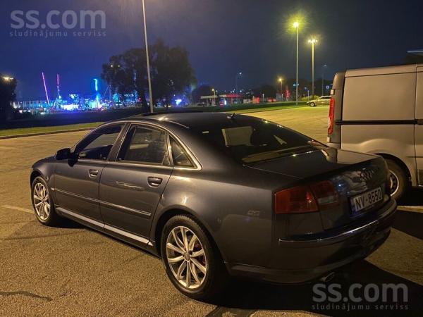Blue Audi A8 2004 in Riga, with an engine capacity of 4.20 L and mileage of 331 thousand km for 2450 €, photo 3 on AUTOMOTO.COM.LV