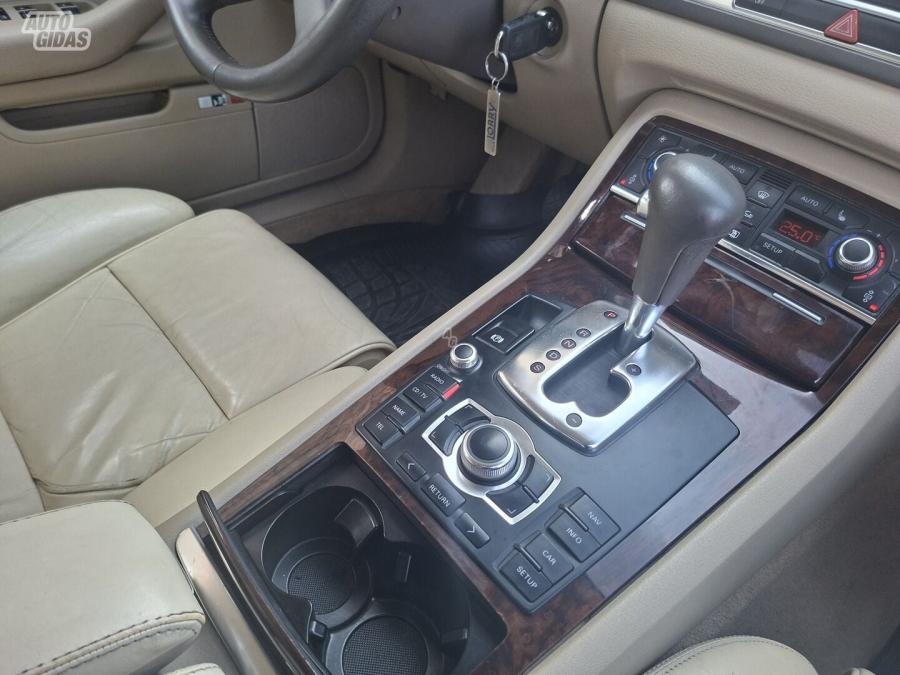 Blue Audi A8 2004 in Silute, with an engine capacity of 4.00 L and mileage of 319 thousand km for 3350 €, photo 18 on AUTOMOTO.COM.LV