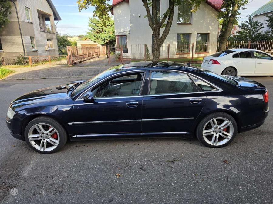 Blue Audi A8 2004 in Alytus, with an engine capacity of 3.94 L and mileage of 155 thousand km for 2950 €, photo 6 on AUTOMOTO.COM.LV