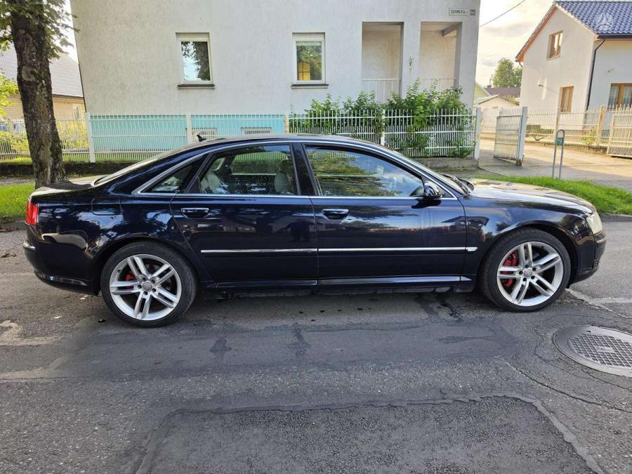 Blue Audi A8 2004 in Alytus, with an engine capacity of 3.94 L and mileage of 155 thousand km for 2950 €, photo 7 on AUTOMOTO.COM.LV