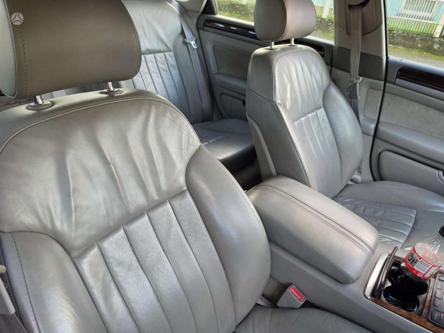 Blue Audi A8 2004 in Alytus, with an engine capacity of 3.94 L and mileage of 155 thousand km for 2950 €, photo 9 on AUTOMOTO.COM.LV