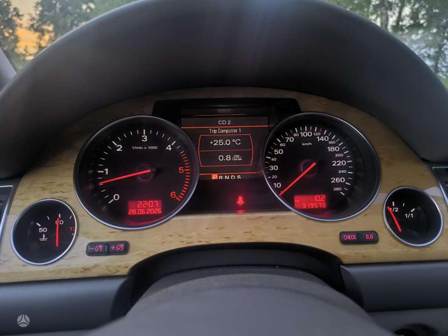 Blue Audi A8 2005 in Kedainiai, with an engine capacity of 4.13 L and mileage of 320 thousand km for 8200 €, photo 11 on AUTOMOTO.COM.LV
