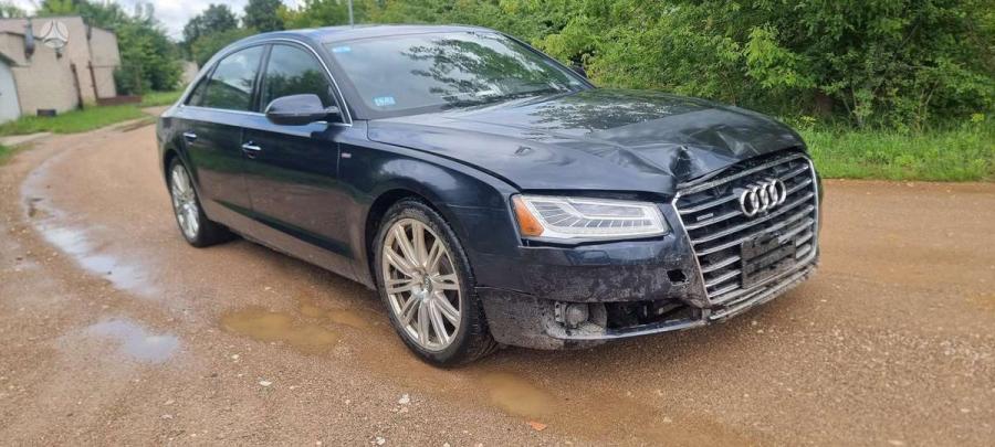 Blue Audi A8 2015 in Vilnius, with an engine capacity of 3.99 L and mileage of 142 thousand km for 10900 €, photo 4 on AUTOMOTO.COM.LV