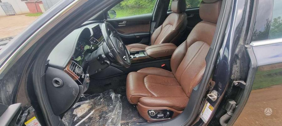 Blue Audi A8 2015 in Vilnius, with an engine capacity of 3.99 L and mileage of 142 thousand km for 10900 €, photo 12 on AUTOMOTO.COM.LV