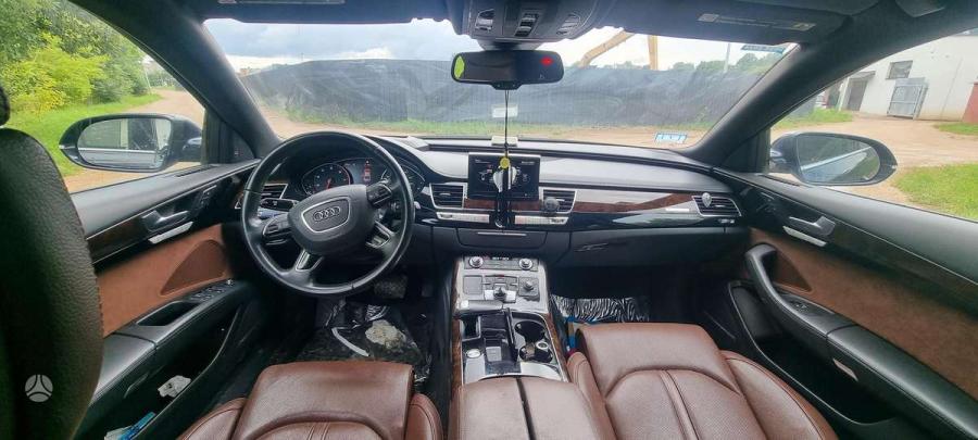 Blue Audi A8 2015 in Vilnius, with an engine capacity of 3.99 L and mileage of 142 thousand km for 10800 €, photo 10 on AUTOMOTO.COM.LV