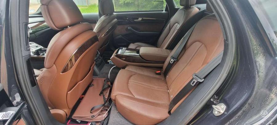 Blue Audi A8 2015 in Vilnius, with an engine capacity of 3.99 L and mileage of 142 thousand km for 10800 €, photo 16 on AUTOMOTO.COM.LV