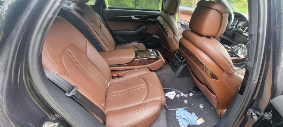 Blue Audi A8 2015 in Vilnius, with an engine capacity of 3.99 L and mileage of 142 thousand km for 10500 €, photo 19 on AUTOMOTO.COM.LV