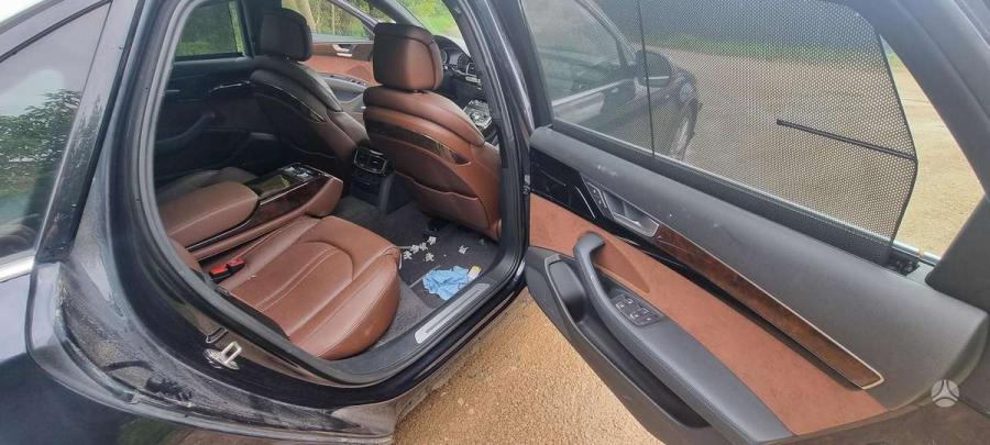 Zils Audi A8 2015 Viļņa, ar dzinēja tilpumu 3.99 L un nobraukumu 142 tūkst. km par 10300 €, foto 17 vietnē AUTOMOTO.COM.LV