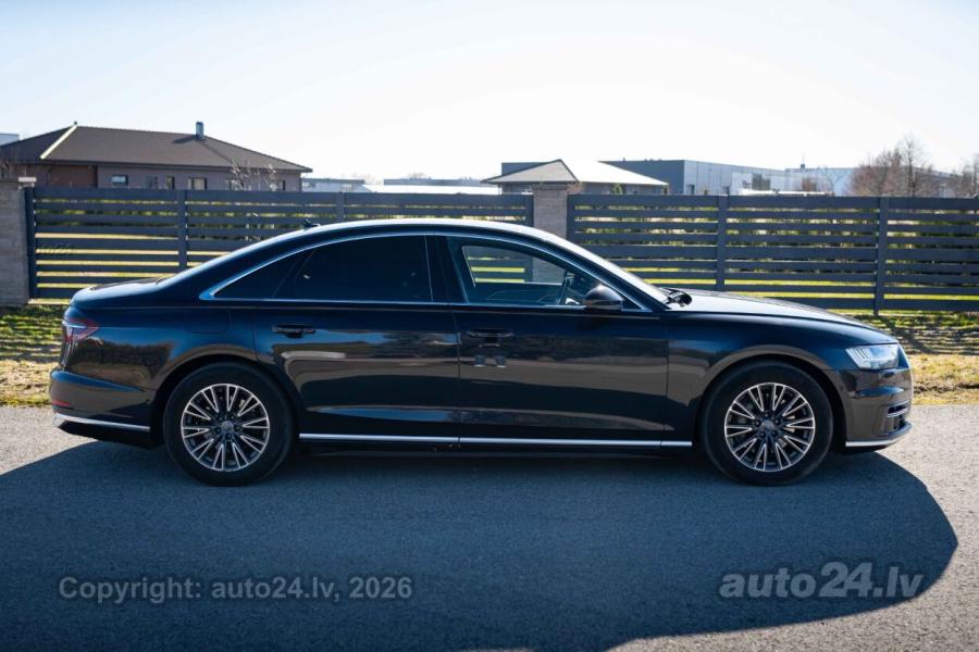 Blue Audi A8 2019 in Tallinn, with an engine capacity of 3.00 L and mileage of 319 thousand km for 29900 €, photo 2 on AUTOMOTO.COM.LV