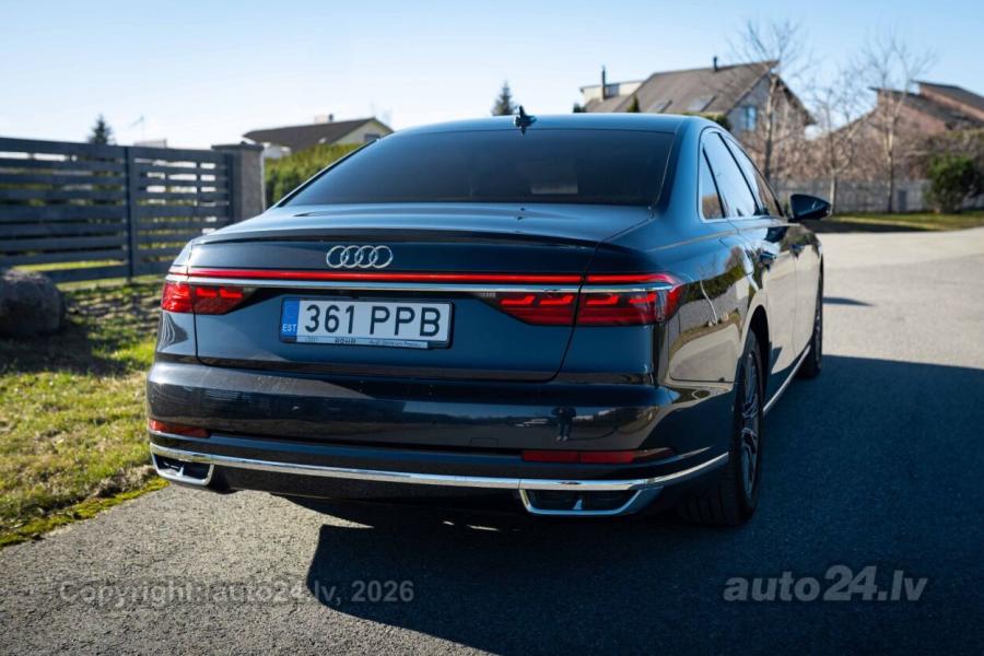 Blue Audi A8 2019 in Tallinn, with an engine capacity of 3.00 L and mileage of 319 thousand km for 29900 €, photo 3 on AUTOMOTO.COM.LV