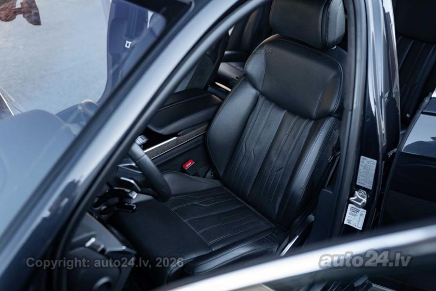 Blue Audi A8 2019 in Tallinn, with an engine capacity of 3.00 L and mileage of 319 thousand km for 29900 €, photo 13 on AUTOMOTO.COM.LV