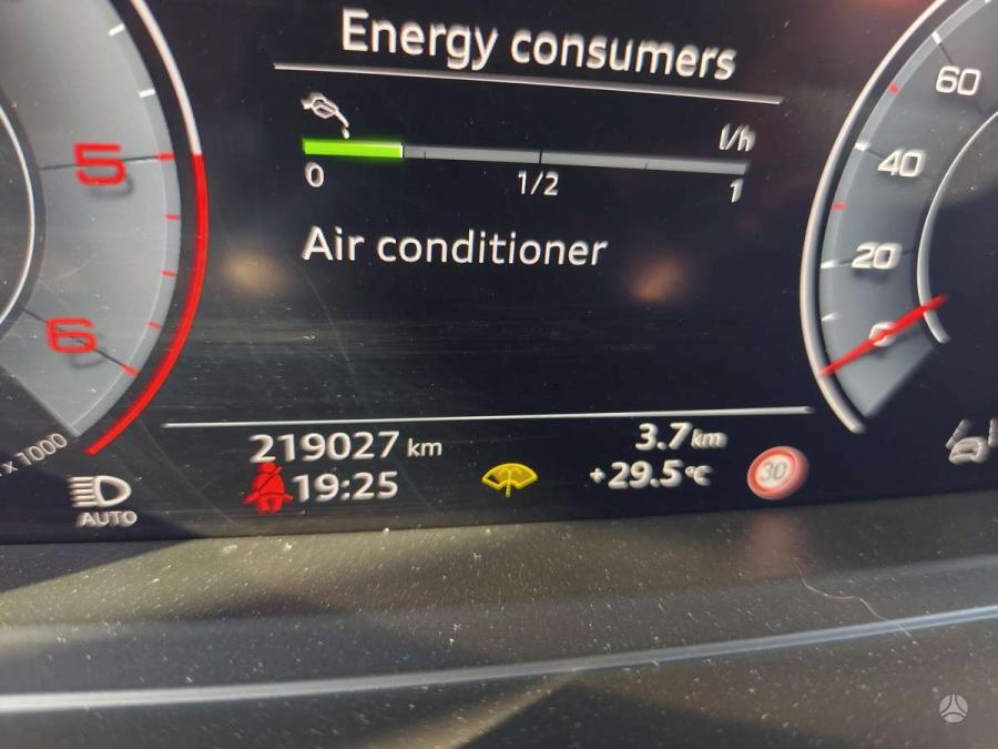 Blue Audi A8 2019 in Taurage, with an engine capacity of 2.97 L and mileage of 219 thousand km for 29900 €, photo 15 on AUTOMOTO.COM.LV