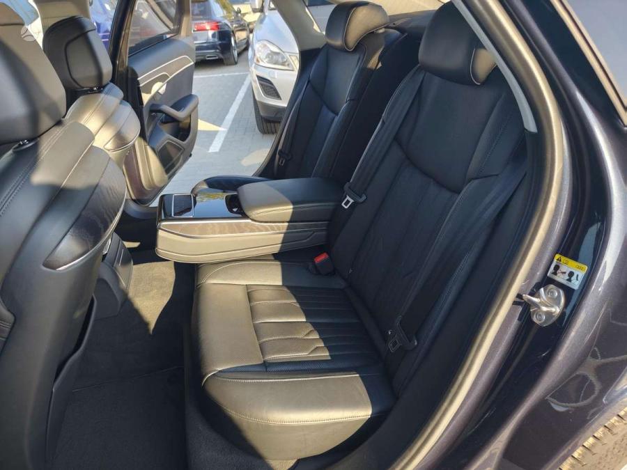 Blue Audi A8 2019 in Taurage, with an engine capacity of 2.97 L and mileage of 219 thousand km for 29900 €, photo 19 on AUTOMOTO.COM.LV