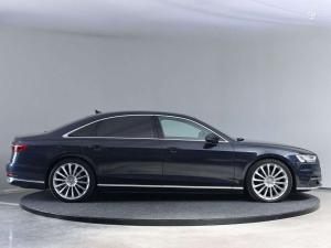 Blue Audi A8 2019 in Tallinn, with an engine capacity of 2.97 L and mileage of 100 thousand km for 44900 €, photo 7 on AUTOMOTO.COM.LV