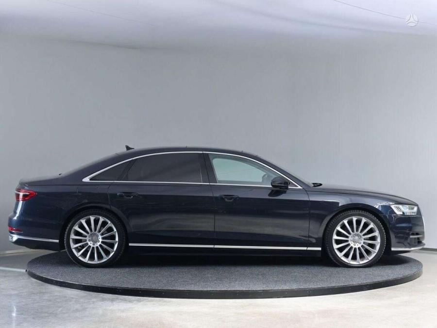 Blue Audi A8 2019 in Tallinn, with an engine capacity of 2.97 L and mileage of 100 thousand km for 44900 €, photo 7 on AUTOMOTO.COM.LV