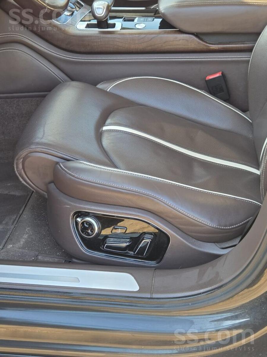 Brown Audi A8 2011 in Daugavpils, with an engine capacity of 3.00 L and mileage of 270 thousand km for 14500 €, photo 7 on AUTOMOTO.COM.LV