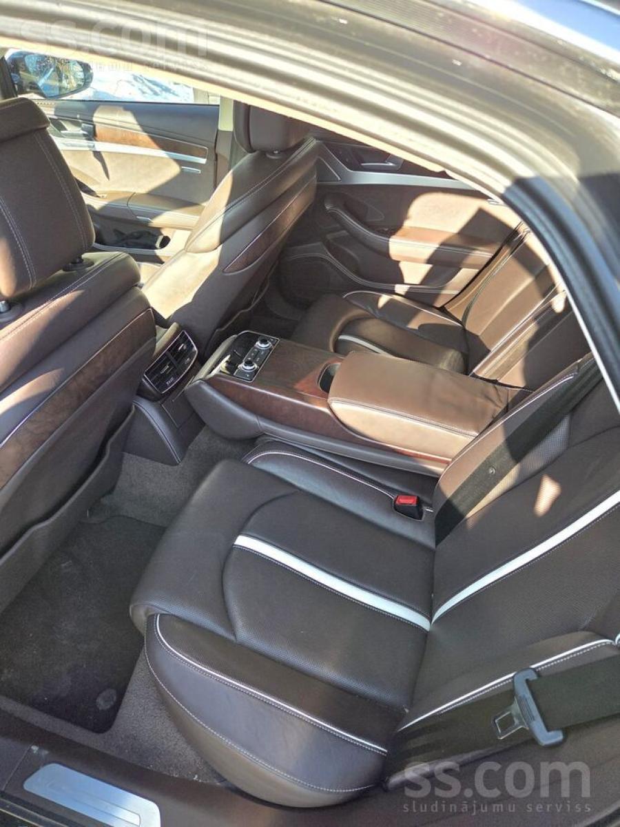 Brown Audi A8 2011 in Daugavpils, with an engine capacity of 3.00 L and mileage of 270 thousand km for 14500 €, photo 14 on AUTOMOTO.COM.LV