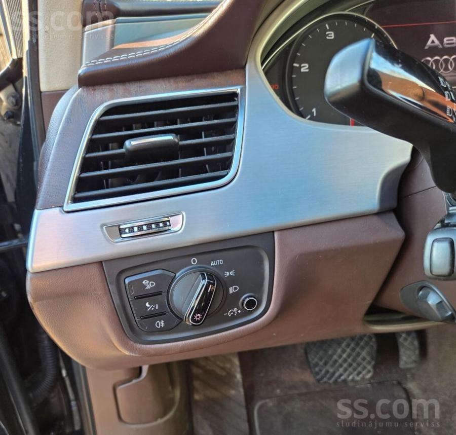 Brown Audi A8 2011 in Daugavpils, with an engine capacity of 3.00 L and mileage of 270 thousand km for 14500 €, photo 15 on AUTOMOTO.COM.LV