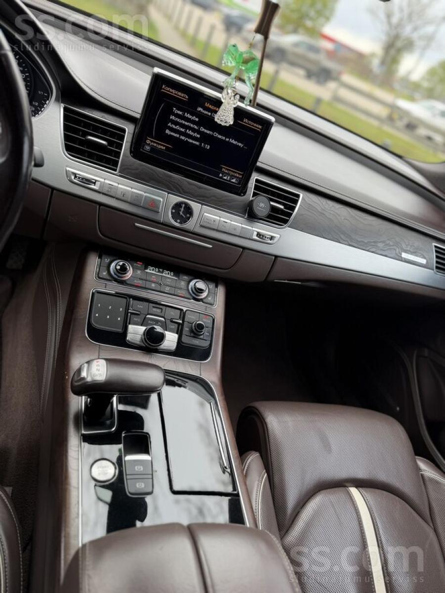 Brown Audi A8 2012 in Riga, with an engine capacity of 4.20 L and mileage of 309 thousand km for 21000 €, photo 11 on AUTOMOTO.COM.LV