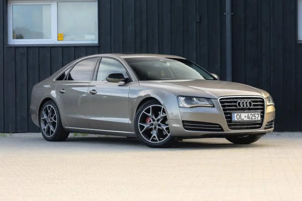 Brown Audi A8 2013 in Jelgava, with an engine capacity of 3.00 L and mileage of 262 thousand km for 15900 €, photo 2 on AUTOMOTO.COM.LV