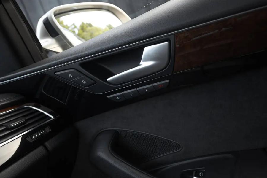 Brūns Audi A8 2013 Jelgava, ar dzinēja tilpumu 3.00 L un nobraukumu 262 tūkst. km par 15900 €, foto 14 vietnē AUTOMOTO.COM.LV