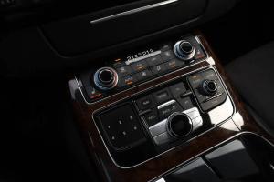 Brūns Audi A8 2013 Jelgava, ar dzinēja tilpumu 3.00 L un nobraukumu 262 tūkst. km par 15900 €, foto 15 vietnē AUTOMOTO.COM.LV