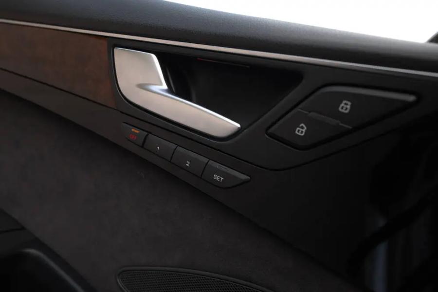 Brūns Audi A8 2013 Jelgava, ar dzinēja tilpumu 3.00 L un nobraukumu 262 tūkst. km par 15900 €, foto 20 vietnē AUTOMOTO.COM.LV