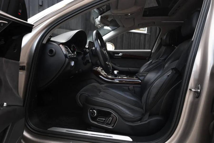 Brūns Audi A8 2013 Jelgava, ar dzinēja tilpumu 3.00 L un nobraukumu 262 tūkst. km par 15900 €, foto 22 vietnē AUTOMOTO.COM.LV