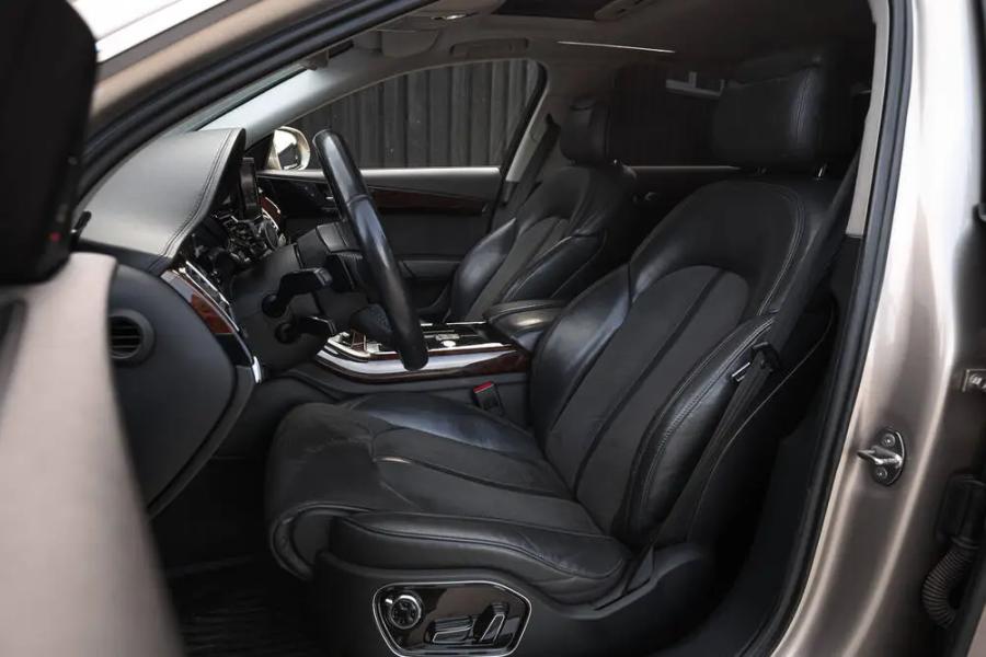 Brūns Audi A8 2013 Jelgava, ar dzinēja tilpumu 3.00 L un nobraukumu 262 tūkst. km par 15900 €, foto 23 vietnē AUTOMOTO.COM.LV