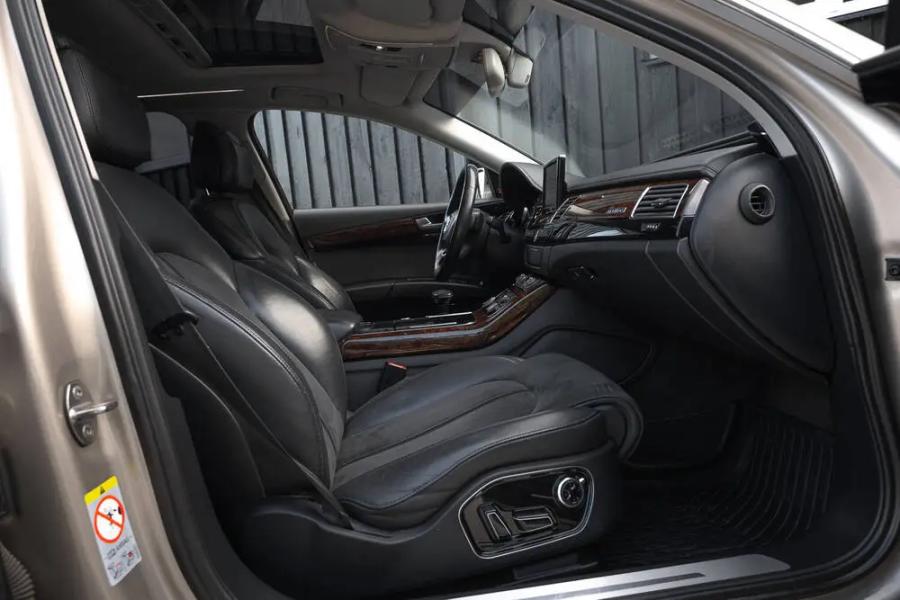 Brūns Audi A8 2013 Jelgava, ar dzinēja tilpumu 3.00 L un nobraukumu 262 tūkst. km par 15900 €, foto 24 vietnē AUTOMOTO.COM.LV