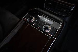 Brūns Audi A8 2013 Jelgava, ar dzinēja tilpumu 3.00 L un nobraukumu 262 tūkst. km par 15900 €, foto 27 vietnē AUTOMOTO.COM.LV