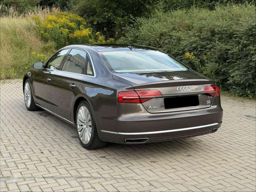 Brown Audi A8 2015 in Vilnius, with an engine capacity of 2.97 L and mileage of 182 thousand km for 18200 €, photo 6 on AUTOMOTO.COM.LV