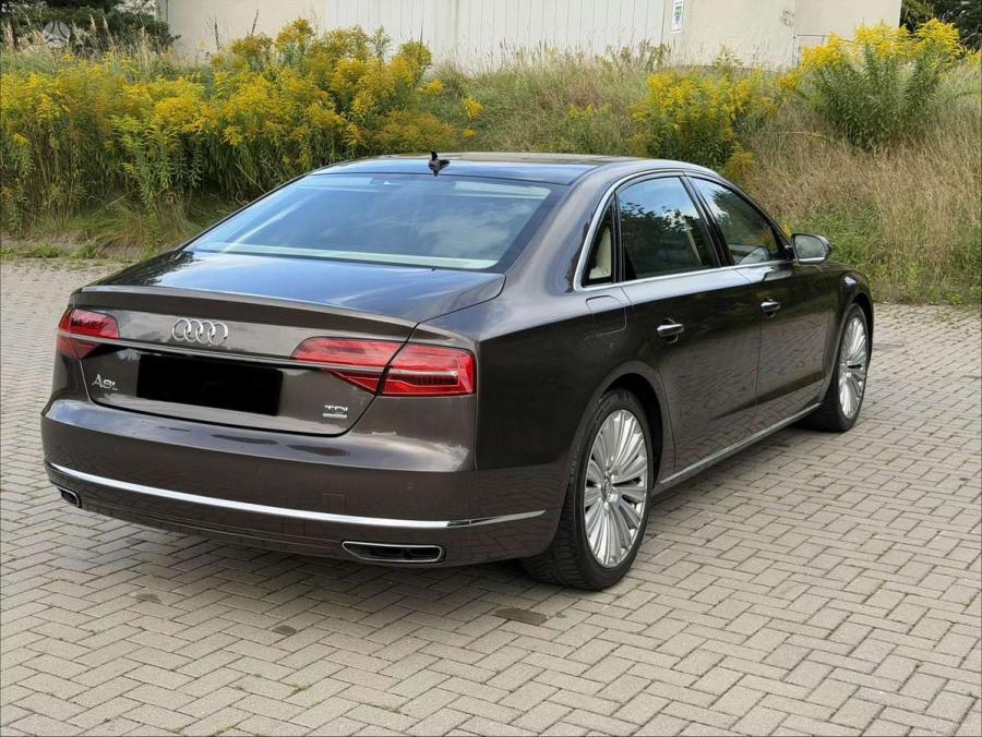 Brown Audi A8 2015 in Vilnius, with an engine capacity of 2.97 L and mileage of 182 thousand km for 18200 €, photo 8 on AUTOMOTO.COM.LV