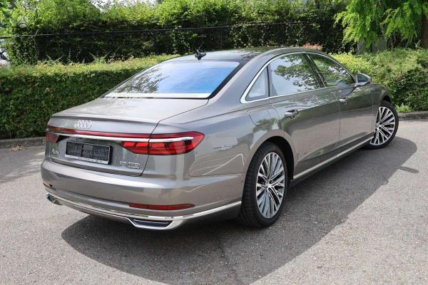 Brown Audi A8 2019 in Vilnius, with an engine capacity of 3.00 L and mileage of 140 thousand km for 41999 €, photo 4 on AUTOMOTO.COM.LV