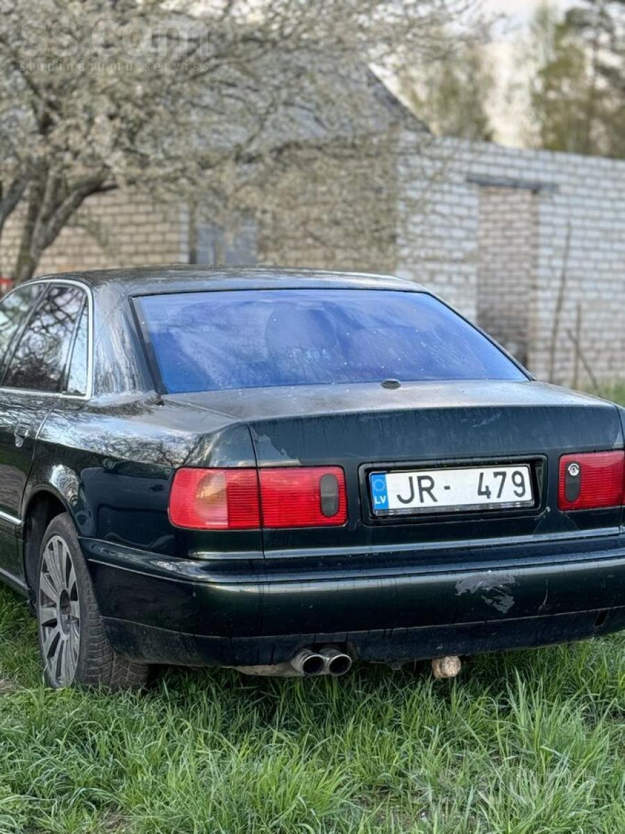 Green Audi A8 1997 in Valmiera, with an engine capacity of 4.20 L and mileage of 392 thousand km for 6450 €, photo 3 on AUTOMOTO.COM.LV