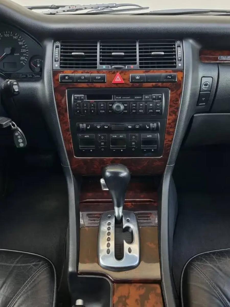 Zaļš Audi A8 1999 Ogre, ar dzinēja tilpumu 2.50 L un nobraukumu 423 tūkst. km par 3150 €, foto 15 vietnē AUTOMOTO.COM.LV