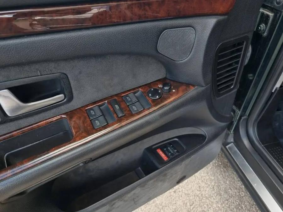 Zaļš Audi A8 1999 Ogre, ar dzinēja tilpumu 2.50 L un nobraukumu 423 tūkst. km par 3150 €, foto 22 vietnē AUTOMOTO.COM.LV