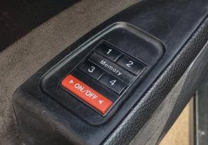 Zaļš Audi A8 1999 Ogre, ar dzinēja tilpumu 2.50 L un nobraukumu 423 tūkst. km par 3150 €, foto 25 vietnē AUTOMOTO.COM.LV