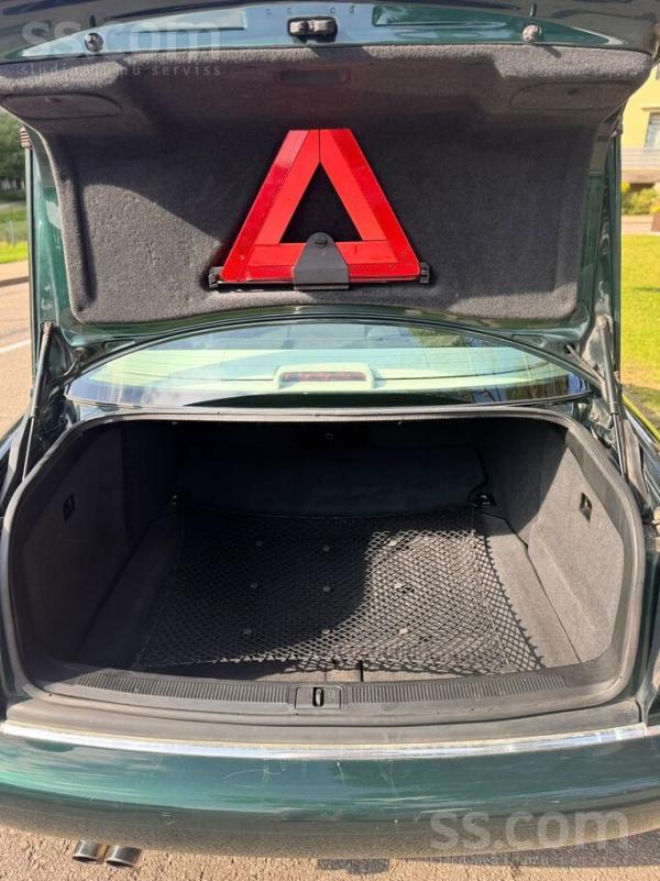 Zaļš Audi A8 2001 Rīga, ar dzinēja tilpumu 3.30 L un nobraukumu 298 tūkst. km par 4000 €, foto 9 vietnē AUTOMOTO.COM.LV