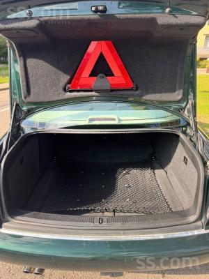 Green Audi A8 2001 in Riga, with an engine capacity of 3.30 L and mileage of 298 thousand km for 4000 €, photo 10 on AUTOMOTO.COM.LV