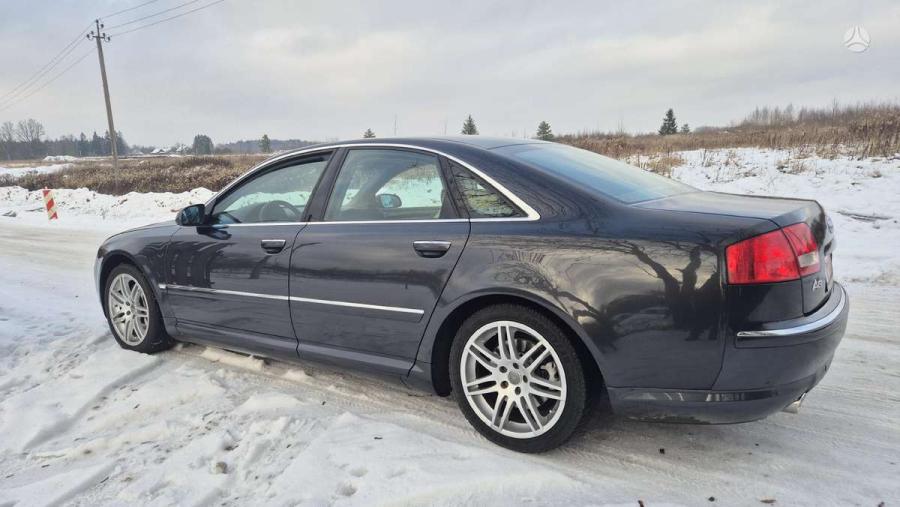 Green Audi A8 2002 in Vilnius, with an engine capacity of 4.20 L and mileage of 381 thousand km for 3333 €, photo 2 on AUTOMOTO.COM.LV